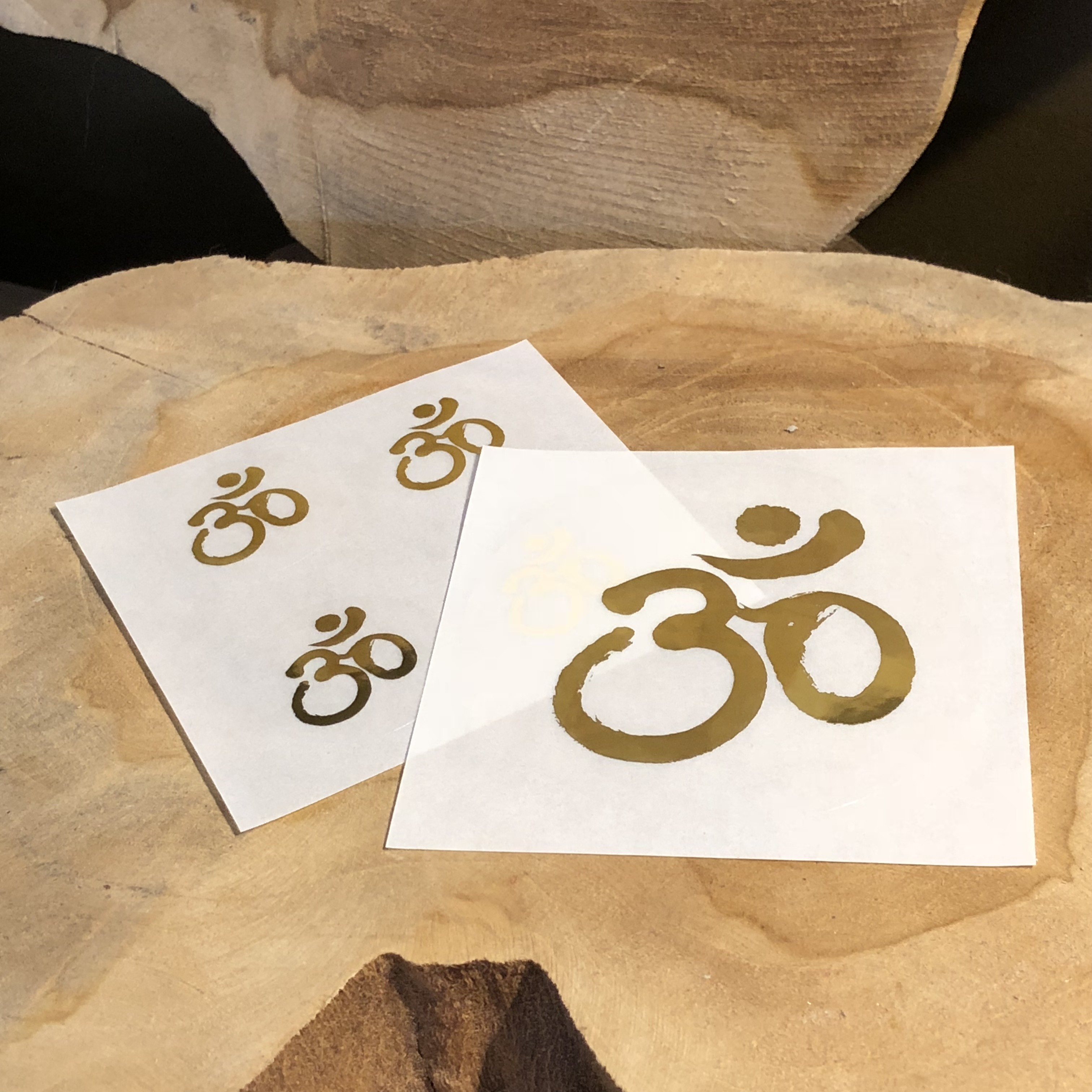 Autocollants Zen OHM OM AUM - Set de 5 autocollants OR pour décorer.